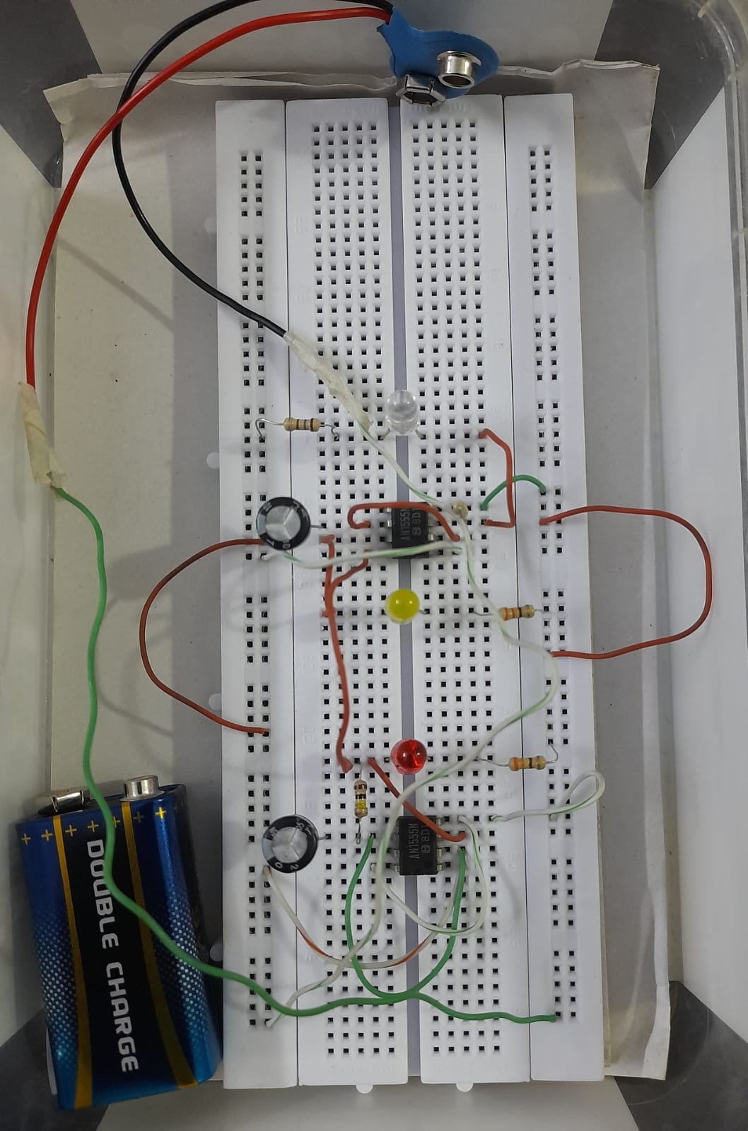 Model Traffic Lights Circuit Using timer IC