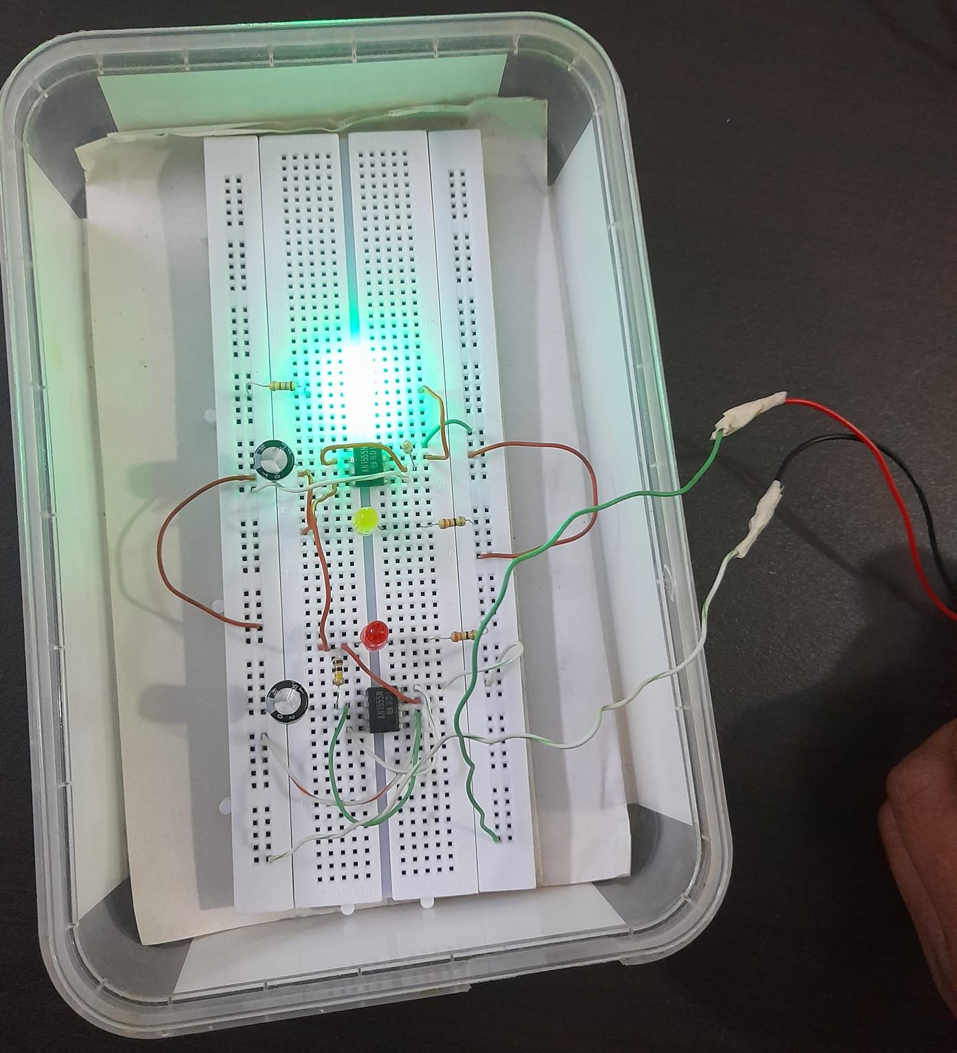 Model Traffic Lights Circuit Using timer IC